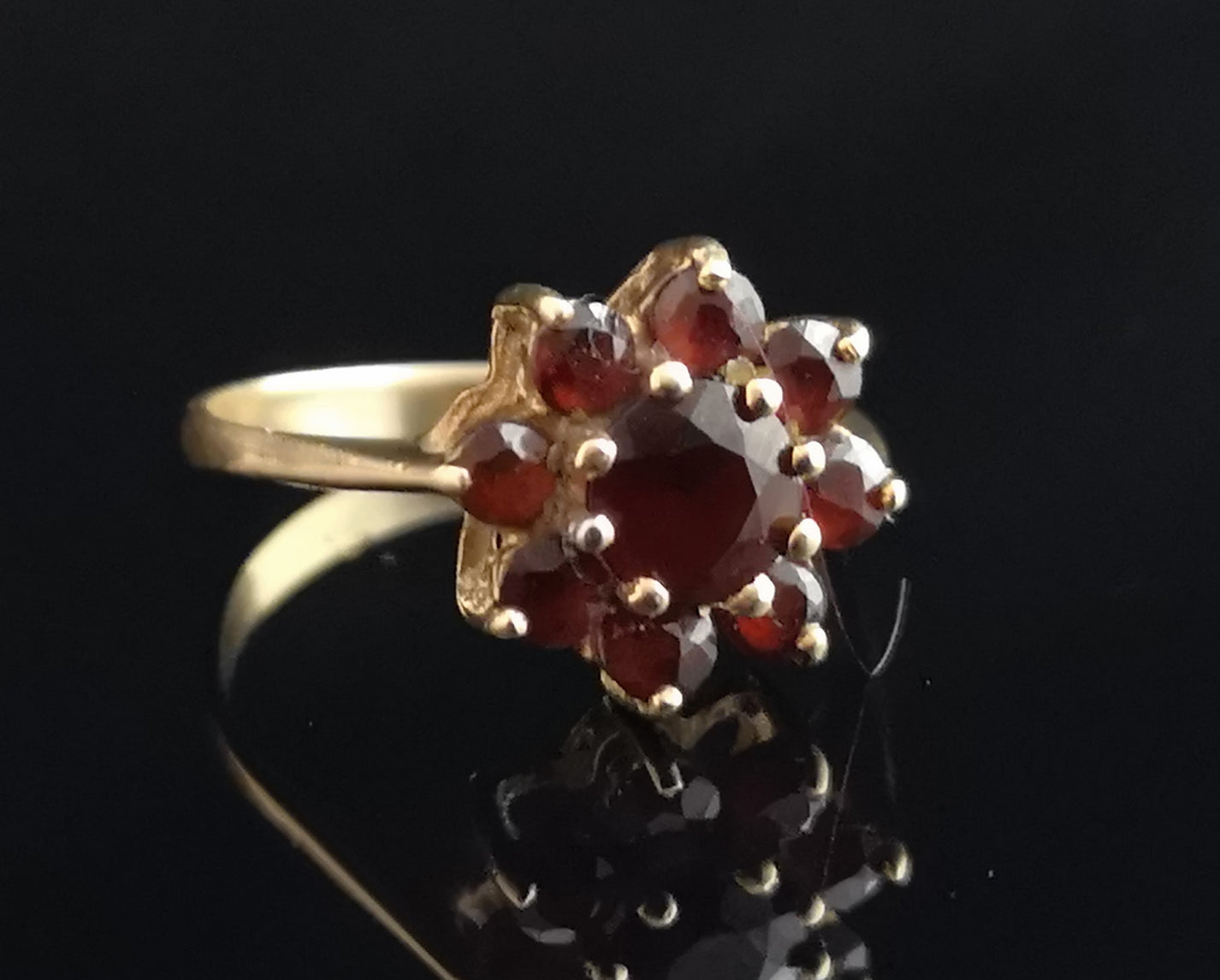 Vintage garnet flower ring, 9ct gold – StolenAttic