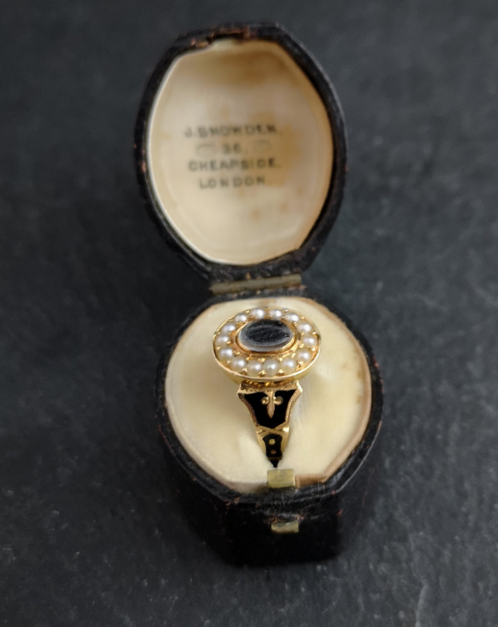 Antique mourning ring, 18ct and black enamel, pearl – StolenAttic