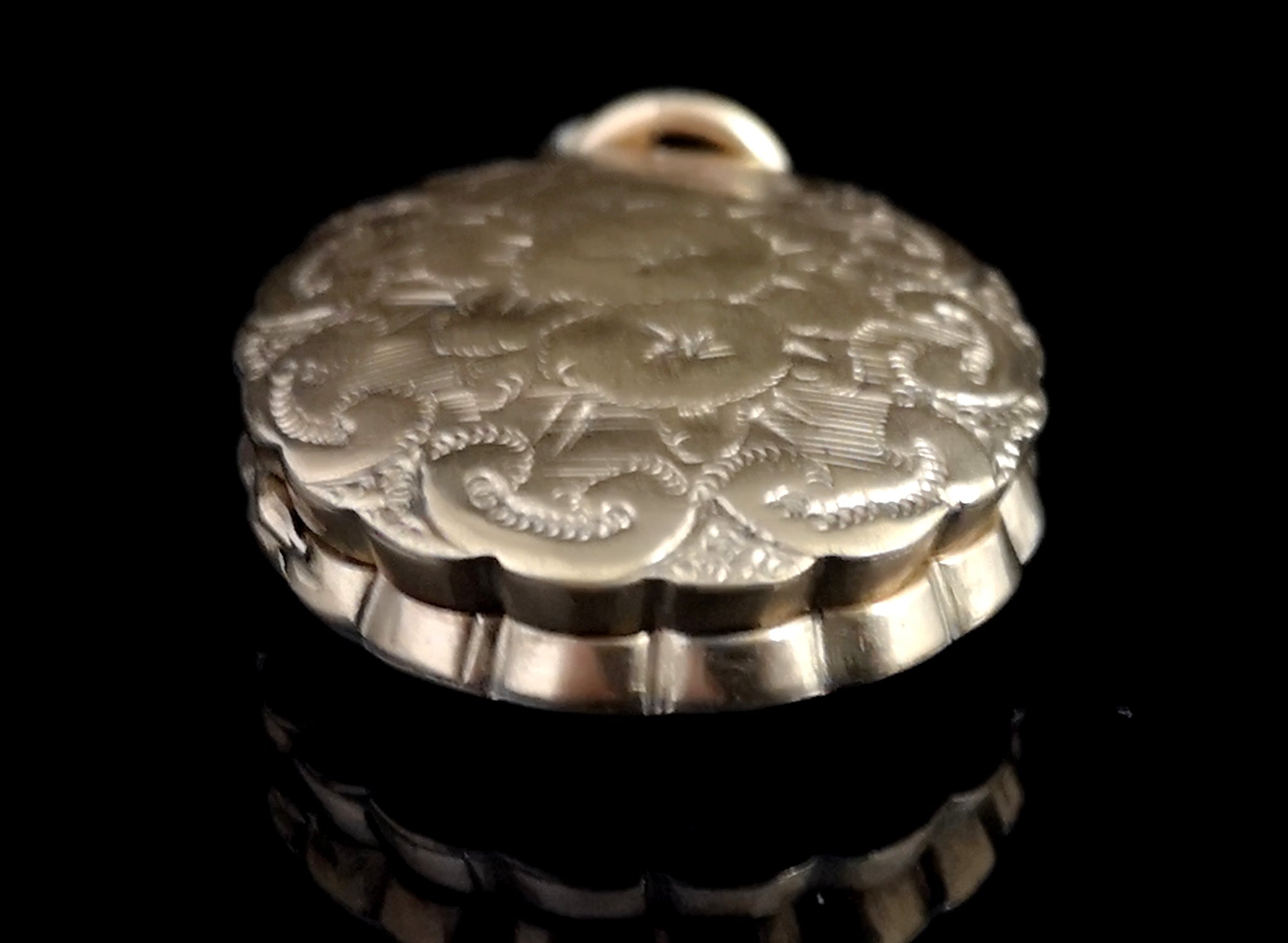 Antique Victorian Pinchbeck mourning locket – StolenAttic