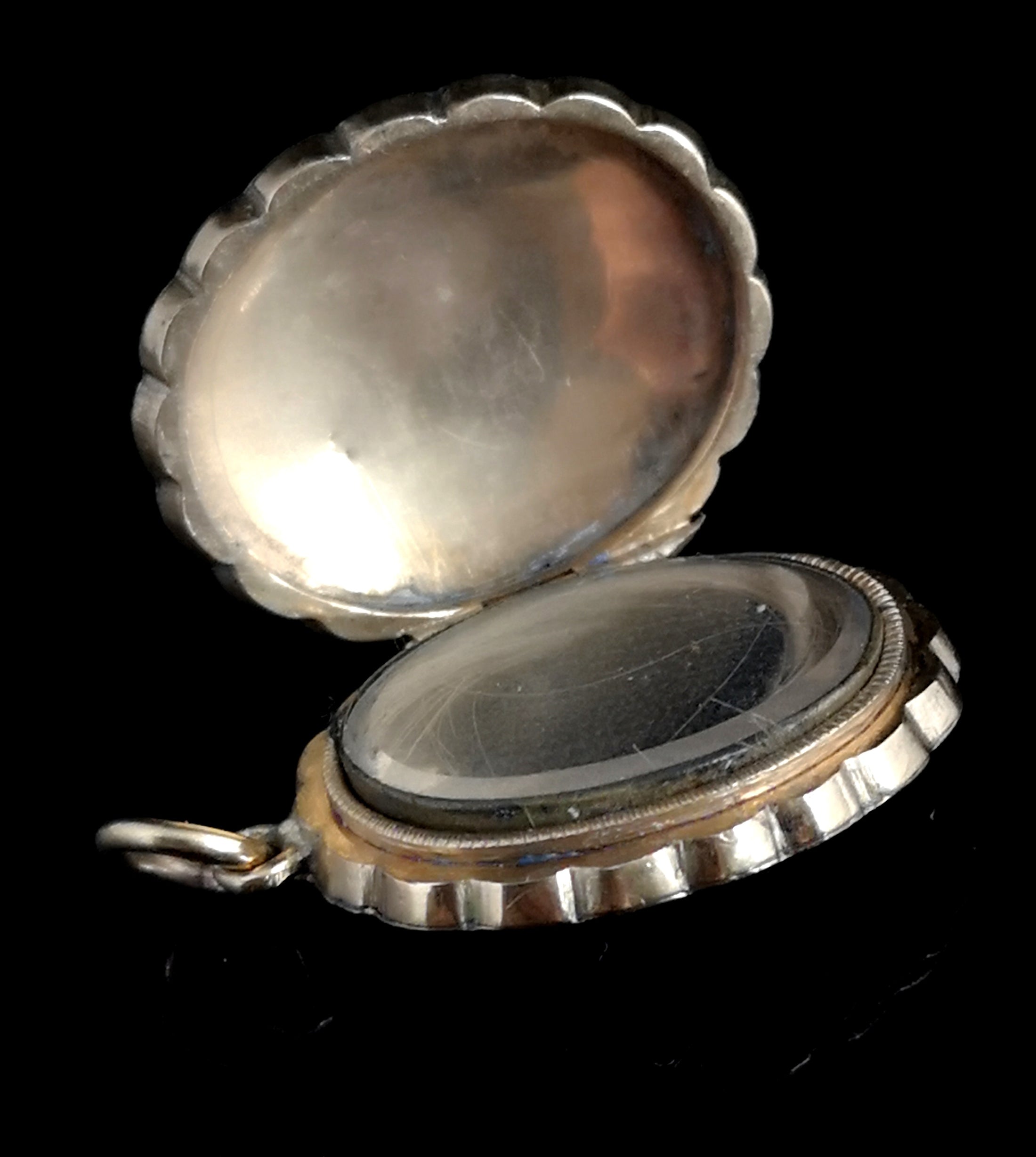 Antique Victorian Pinchbeck mourning locket – StolenAttic