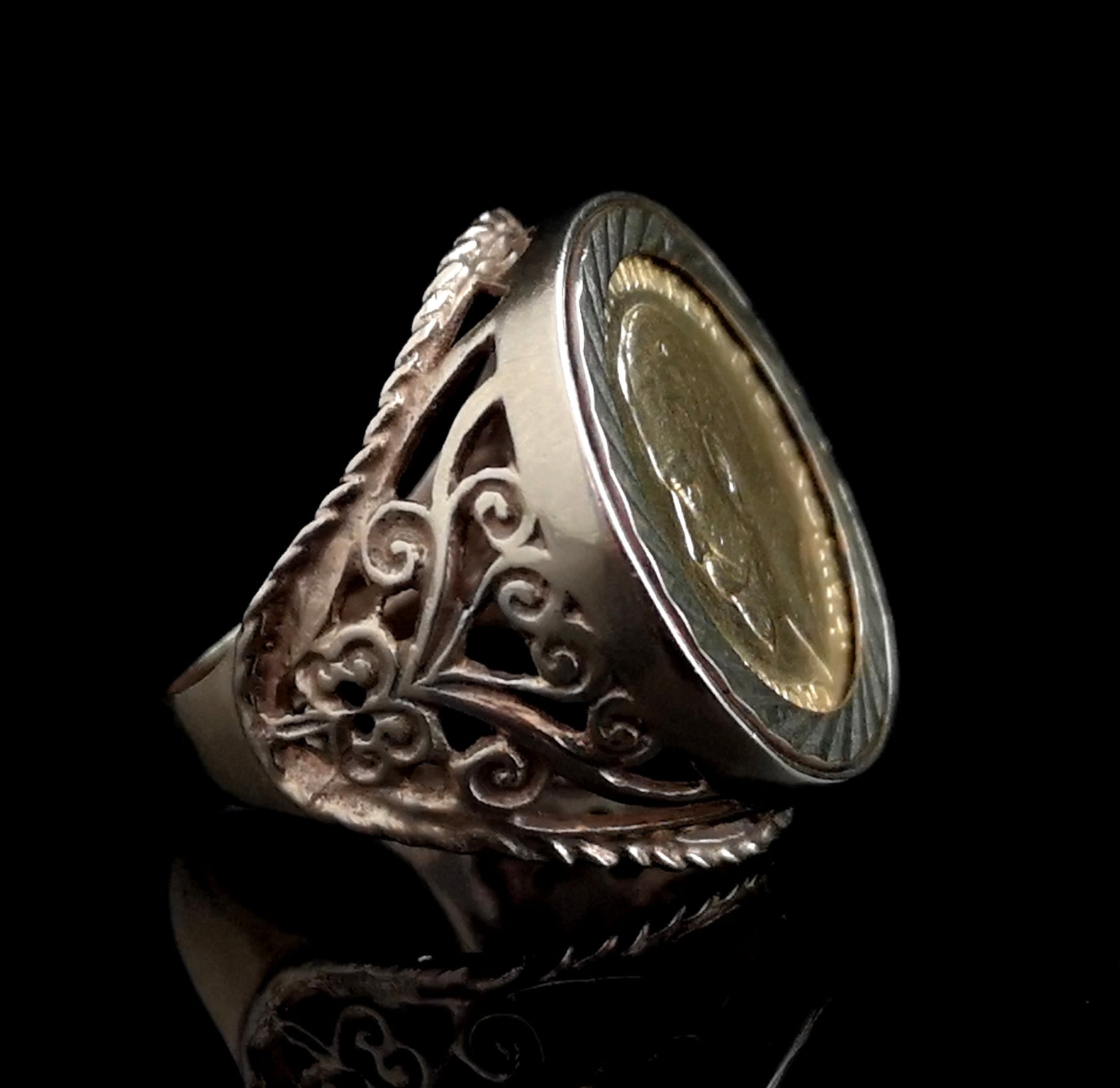 Antique 22ct gold Sovereign ring, 9ct gold mount – StolenAttic