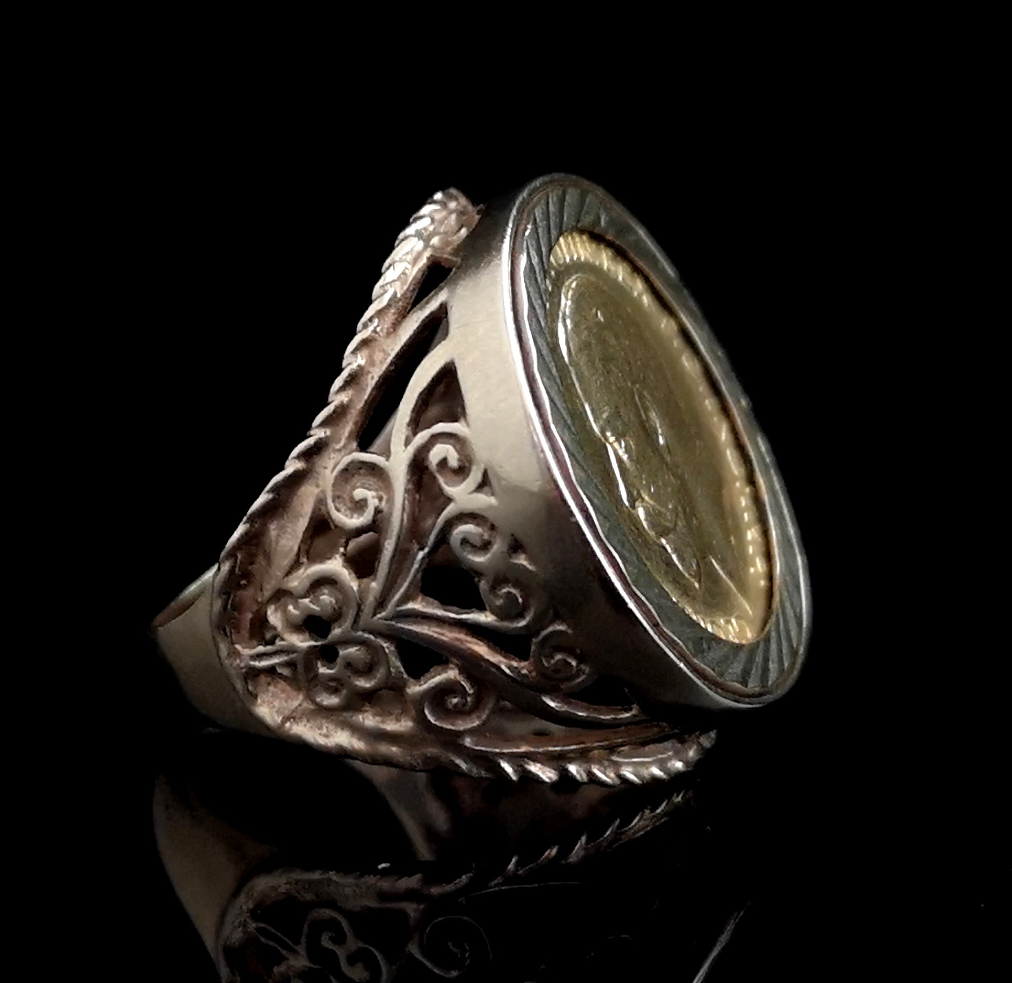 Antique 22ct gold Sovereign ring, 9ct gold mount – StolenAttic