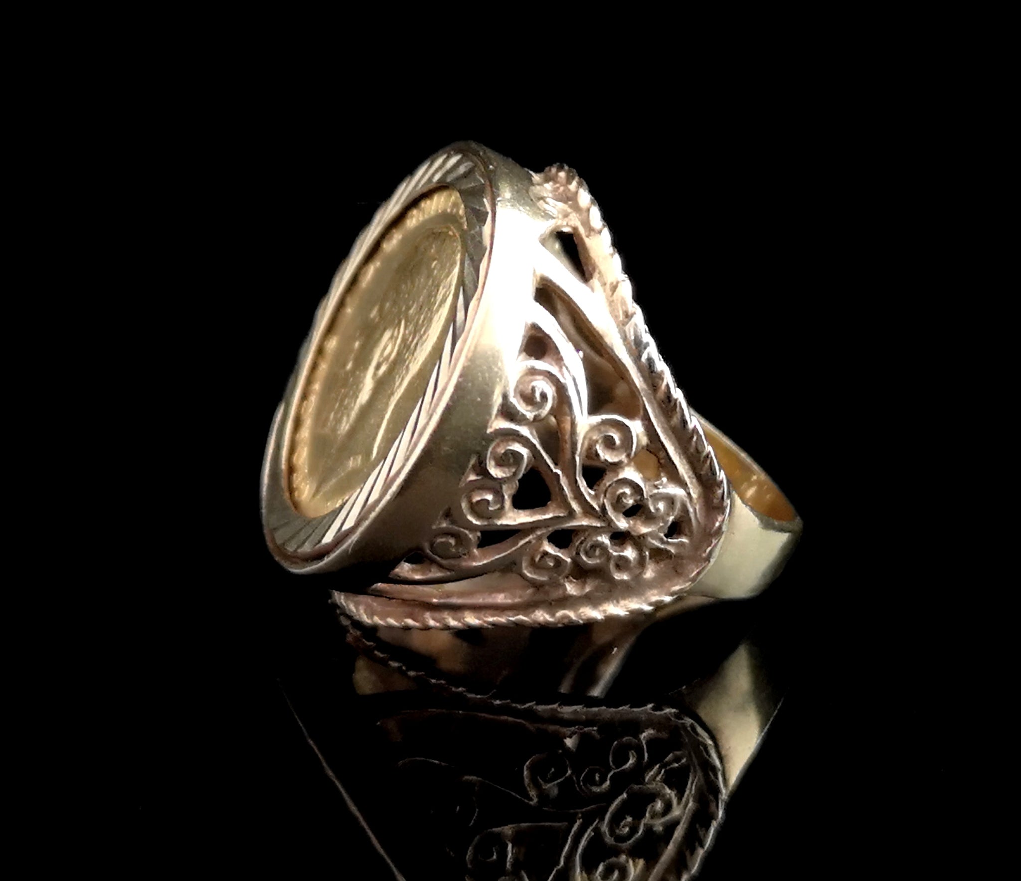 Antique 22ct gold Sovereign ring, 9ct gold mount – StolenAttic